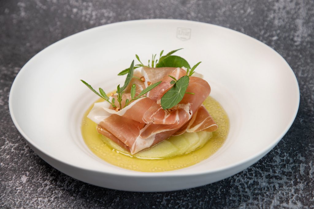 Galia meloen met Livar Prosciutto di Monastero en vinaigrette van ...