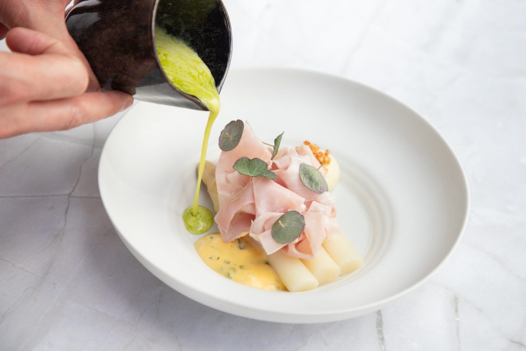 Asperges à la Livar - Livar, Limburgs Kloostervarken